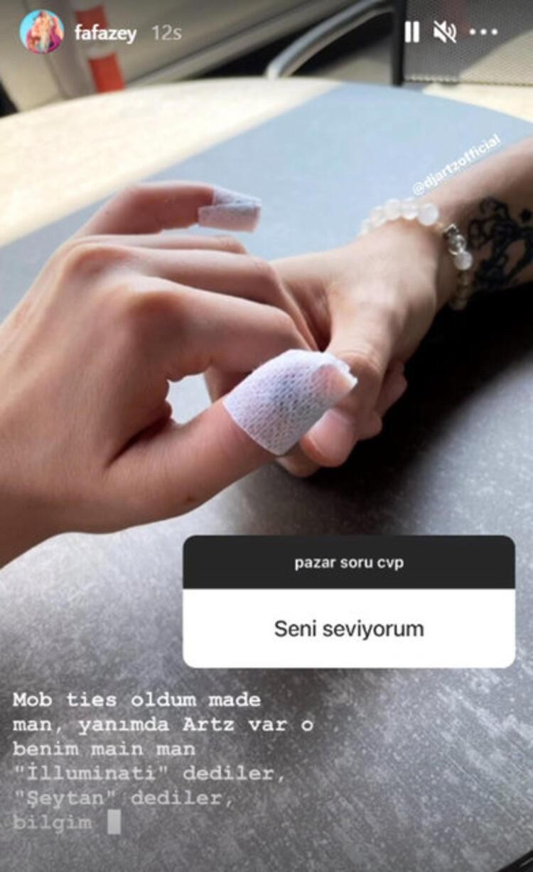 Farah Zeynep Abdullah'ın yeni aşkı tanıdık bir isim çıktı! - SacitAslan.com Farah Zeynep Abdullah'ın yeni aşkı tanıdık bir isim çıktı! - SacitAslan.com