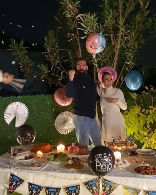 Hande Soral ve İsmail Demirci bebeklerinin cinsiyetini açıkladı ... Hande Soral ve İsmail Demirci bebeklerinin cinsiyetini açıkladı ...