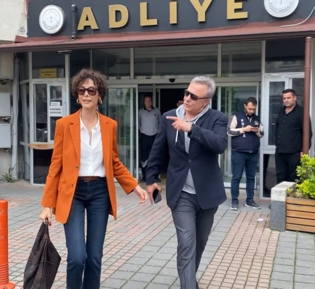 Arzum Onan ve sevgilisi ilk kez el ele görüntülendi - SacitAslan.com Arzum Onan ve sevgilisi ilk kez el ele görüntülendi - SacitAslan.com