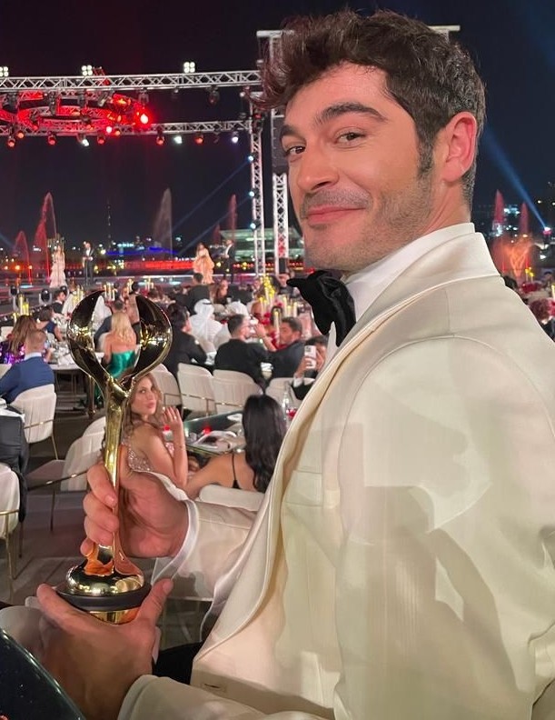 Burak Deniz yeni dizisi için sete çıktı - SacitAslan.com Burak Deniz yeni dizisi için sete çıktı - SacitAslan.com